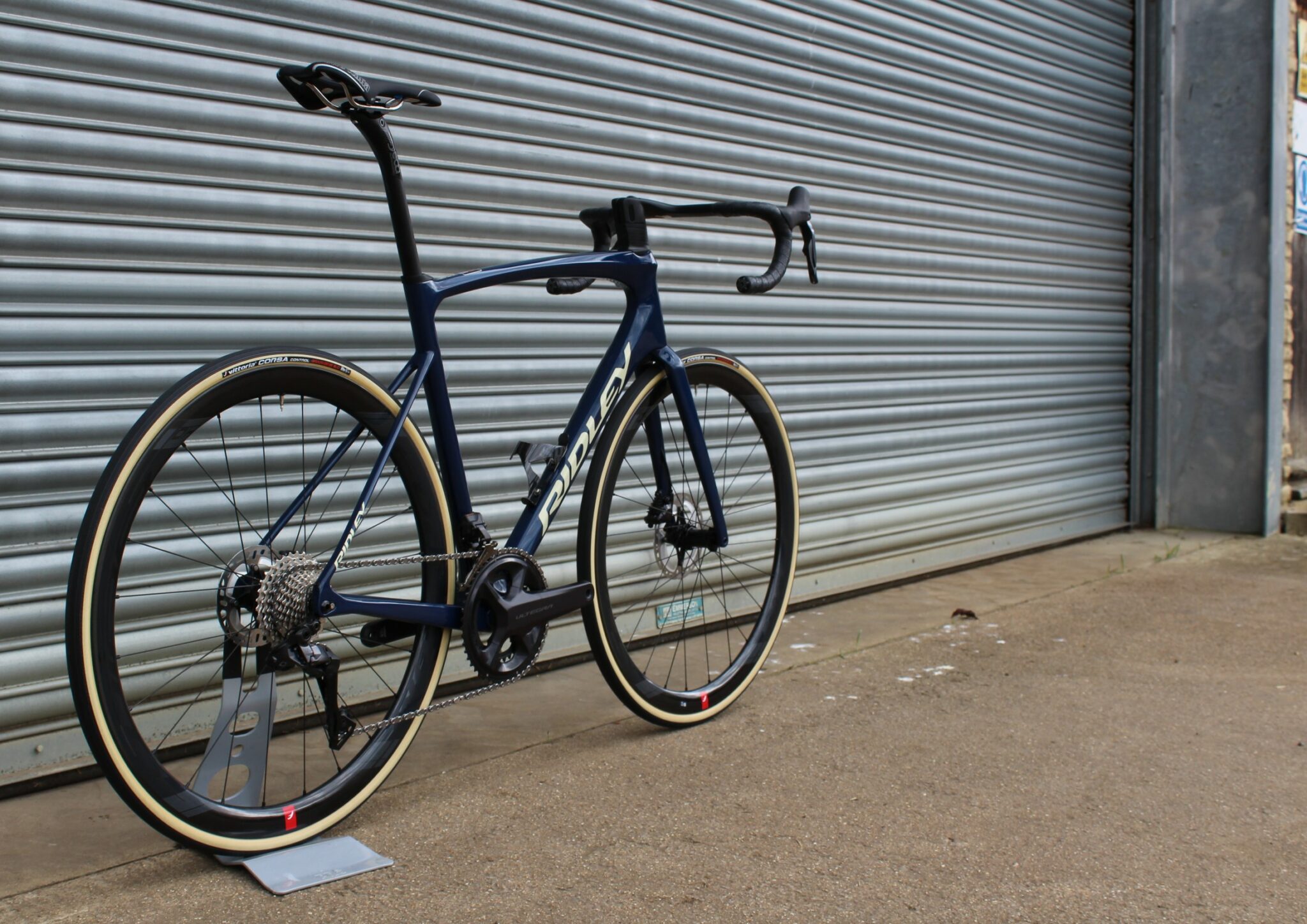 Ridley Fenix SLiC Ultegra Di2 Denim Blue / Cream with Fulcrum Wind 40 ...